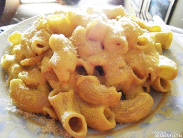 Recetas de Cocina de Julia: Coditos en Salsa a la Huancaina