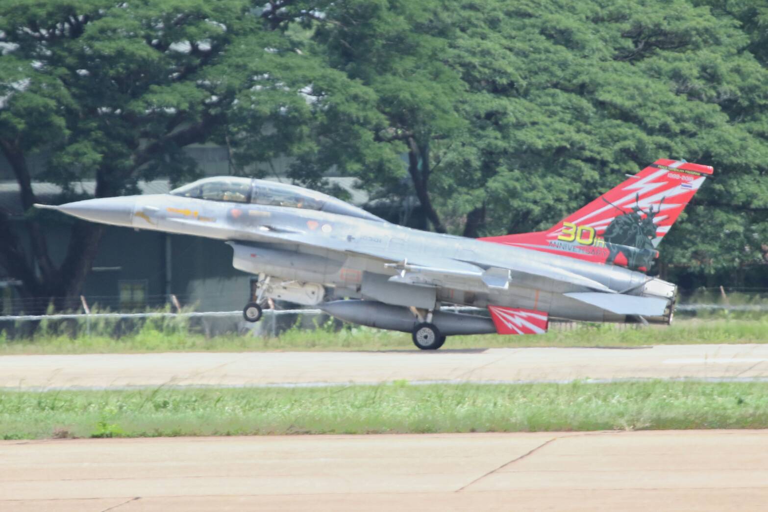AAG_th บันทึกประจำวัน: พิธีครบรอบ ๓๐ปี เครื่องบินขับไล่ F-16A/B กองทัพอากาศไทย