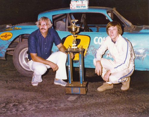 Midwest Racing Archives: 1977 - Hansen wins Des Moines mid-season title
