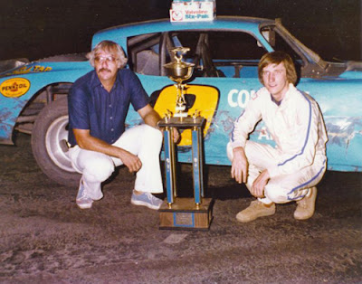 Midwest Racing Archives: 1977 - Hansen wins Des Moines mid-season title