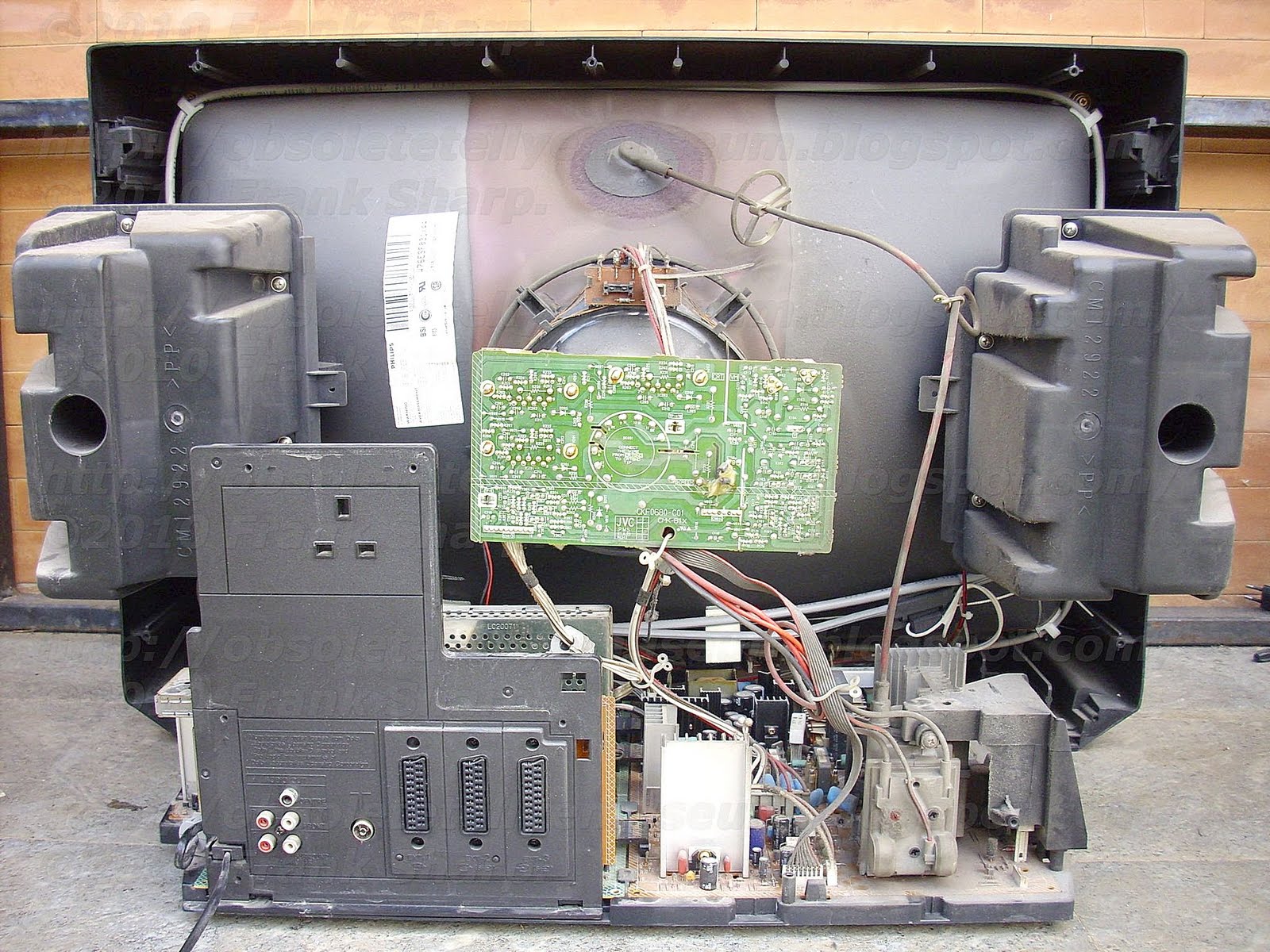 Obsolete Technology Tellye Jvc Av 32wp2en Chassis Mb Internal View