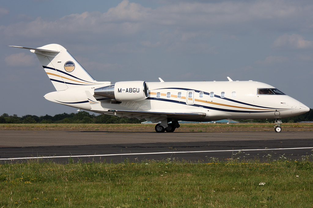 LONDON BIGGIN HILL AIRPORT EGKB/BQH IMAGES by Terry Wade: M-ABGU CL60 ...