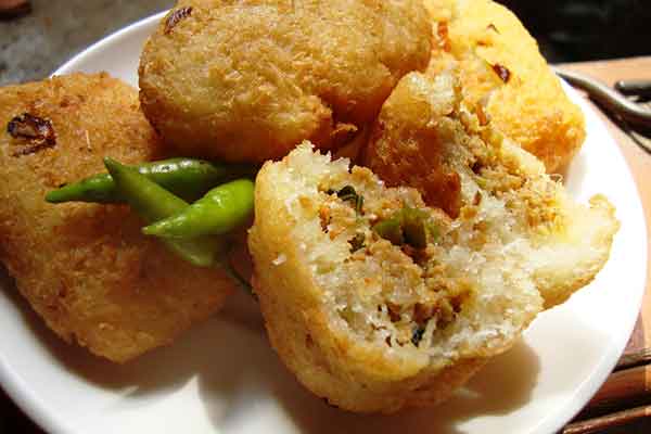 Cara Membuat Combro Gurih Renyah Dan Pedas