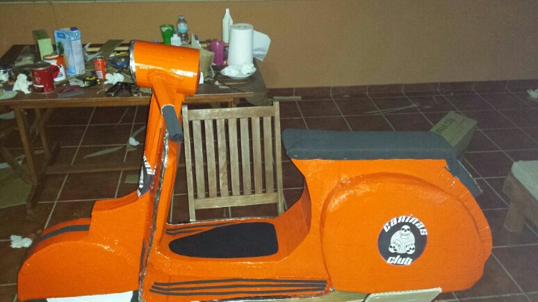 Por amor al arte: MOTO VESPA DE CARTÓN