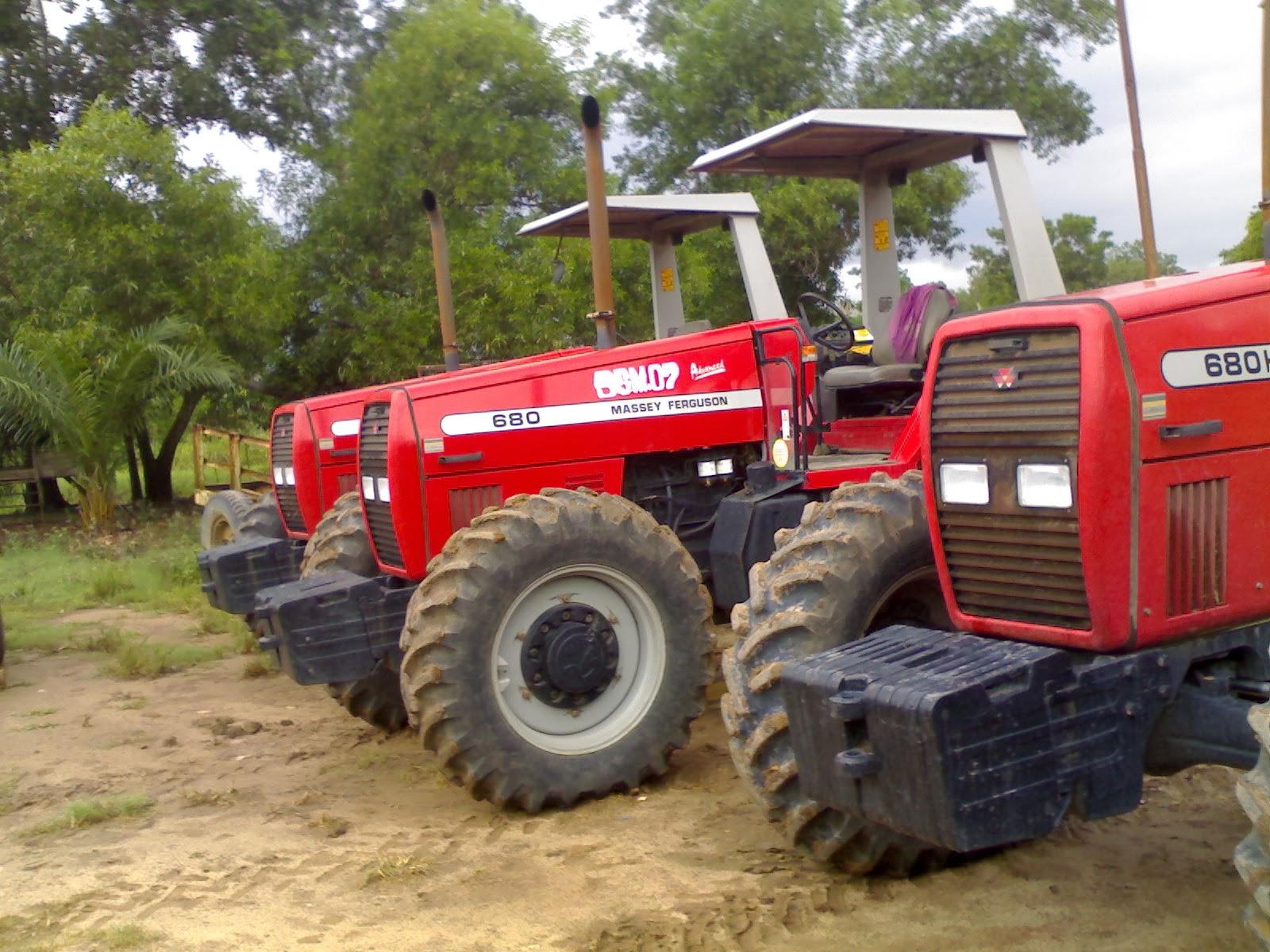 Born To Be Plantation Officer: MENGAPA TRAKTOR HARUS BERAT DAN BESAR?