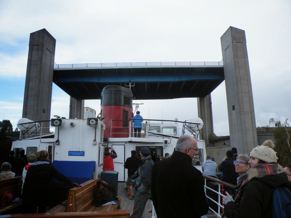 Travelling the Canals of England: Cruising the Length of the Manchester ...