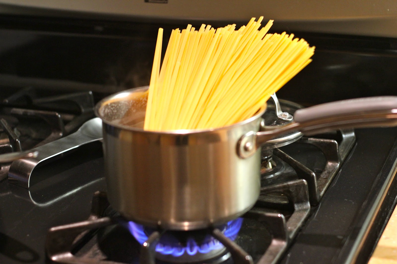 amok: Calling all Foodies: Lemon Garlic Pasta