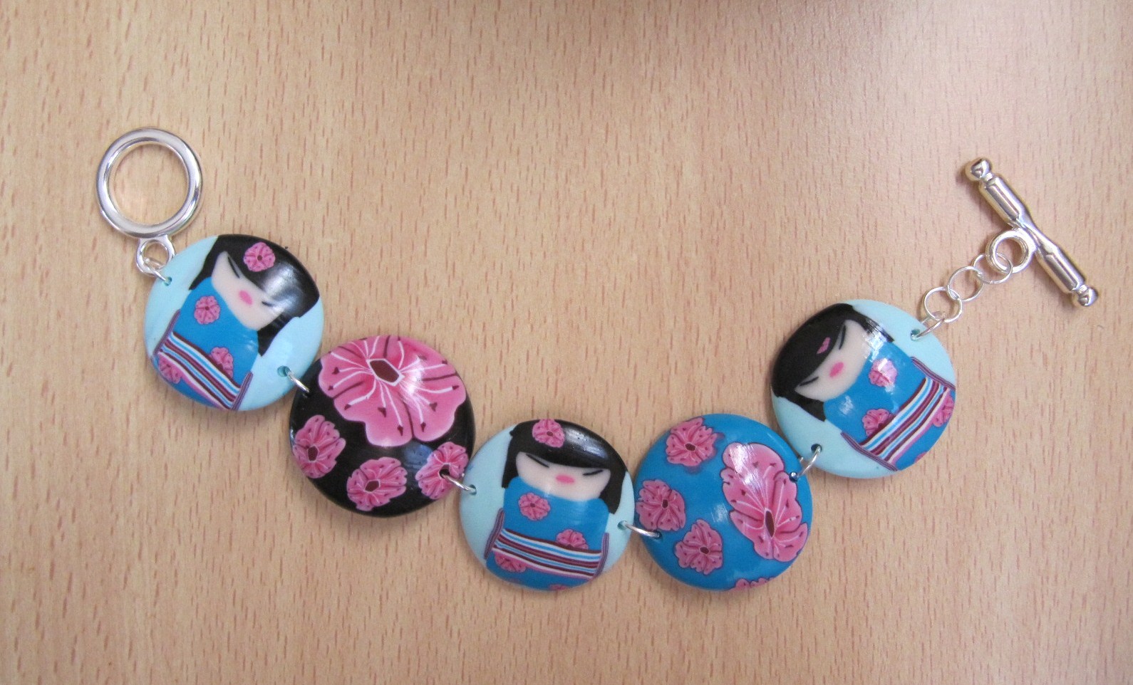 Bijoux de création en pâte fimo: Bracelet poupée japonaise en fimo