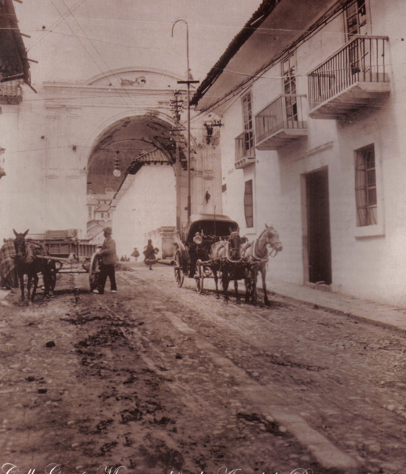 FOTOS QUITO ANTIGUO: ARCO DE LA REINA