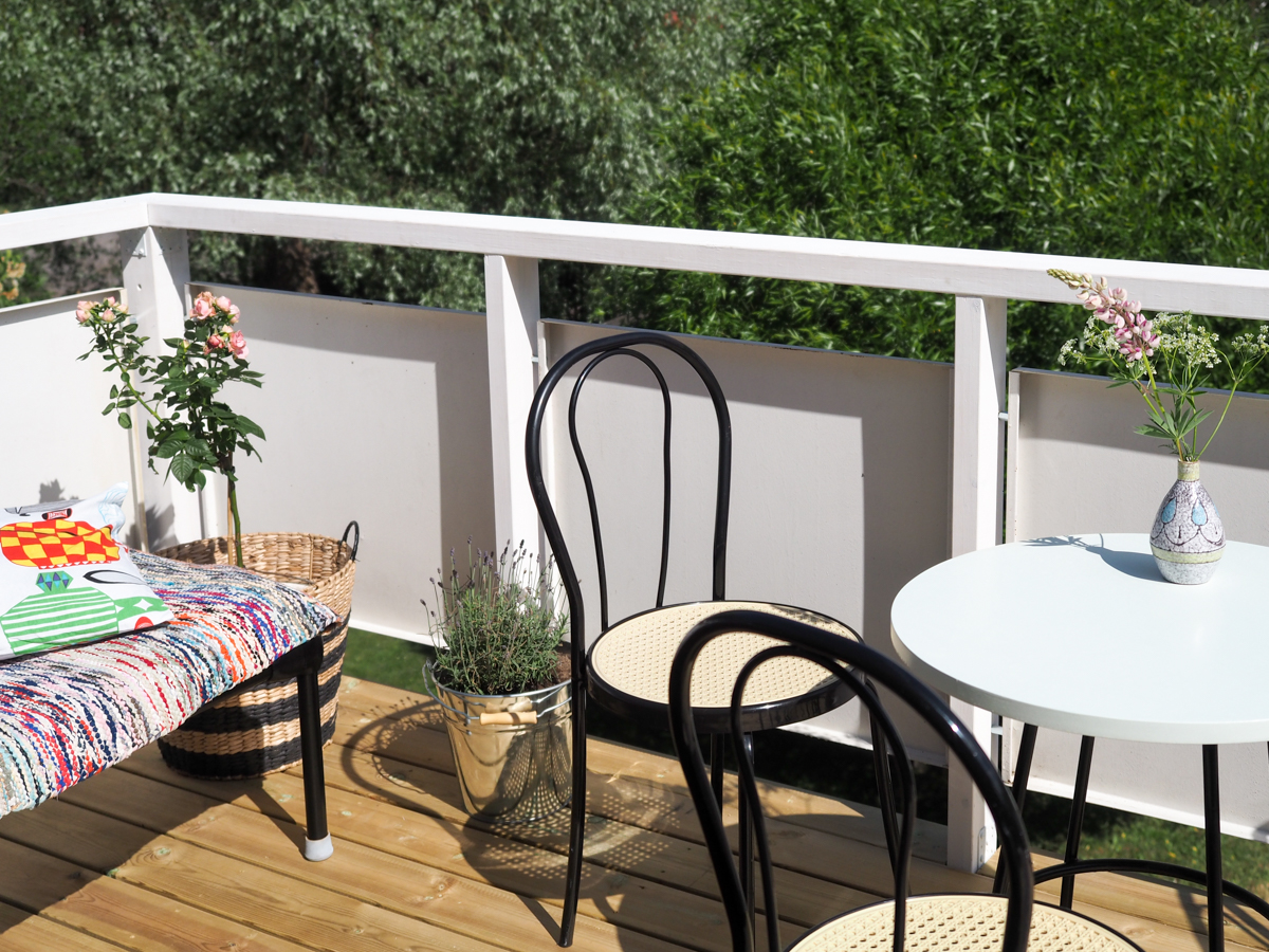 Meillä on parveke! — Keltainen kahvipannu