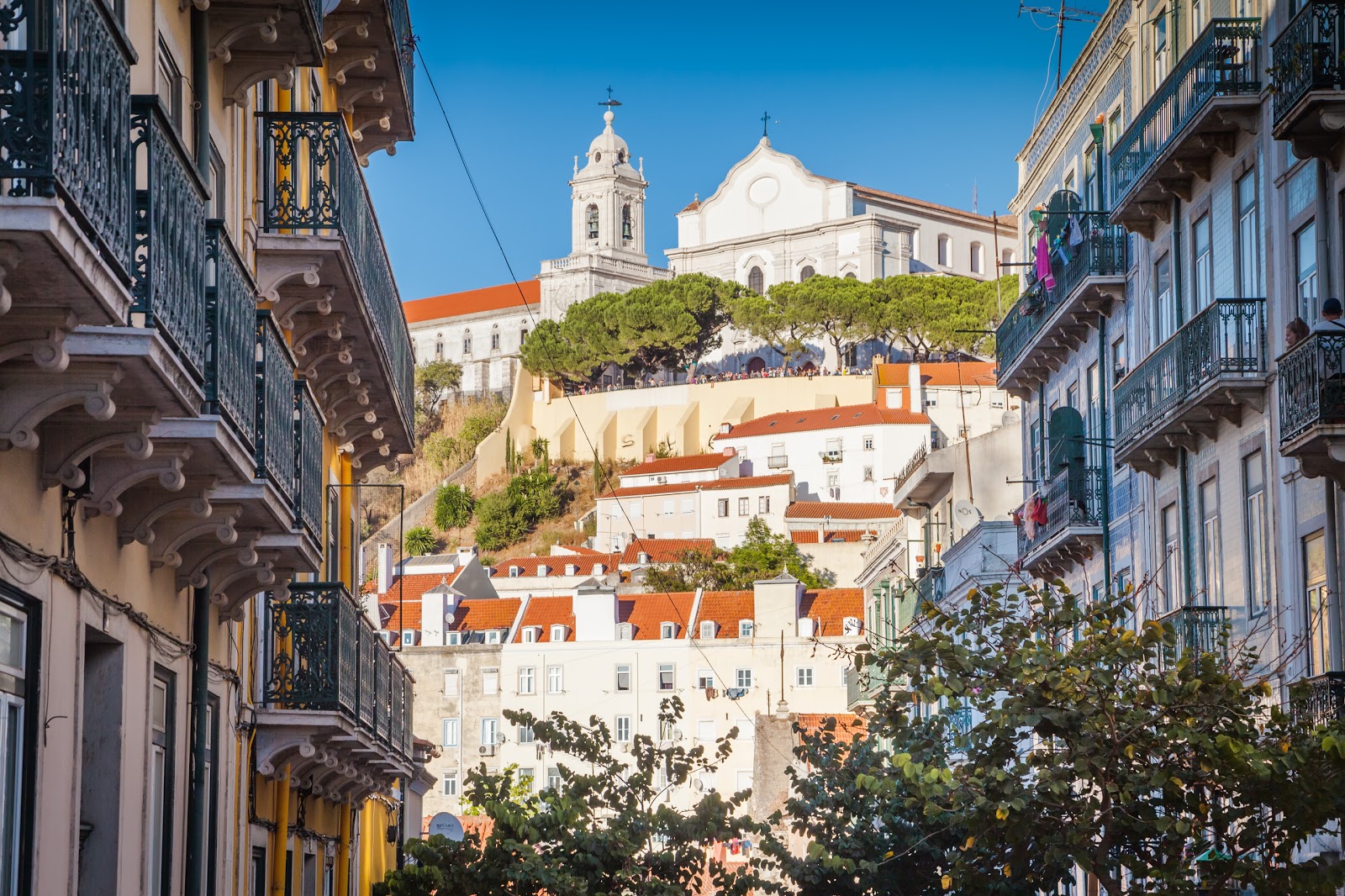 Alfama - The Oldest and Poorest Neighbourhood in Lisbon - Explore the ...