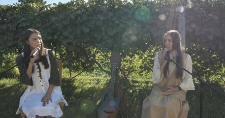 Elenyi - Trust in You (Single) 2018 - Estéreo Notas