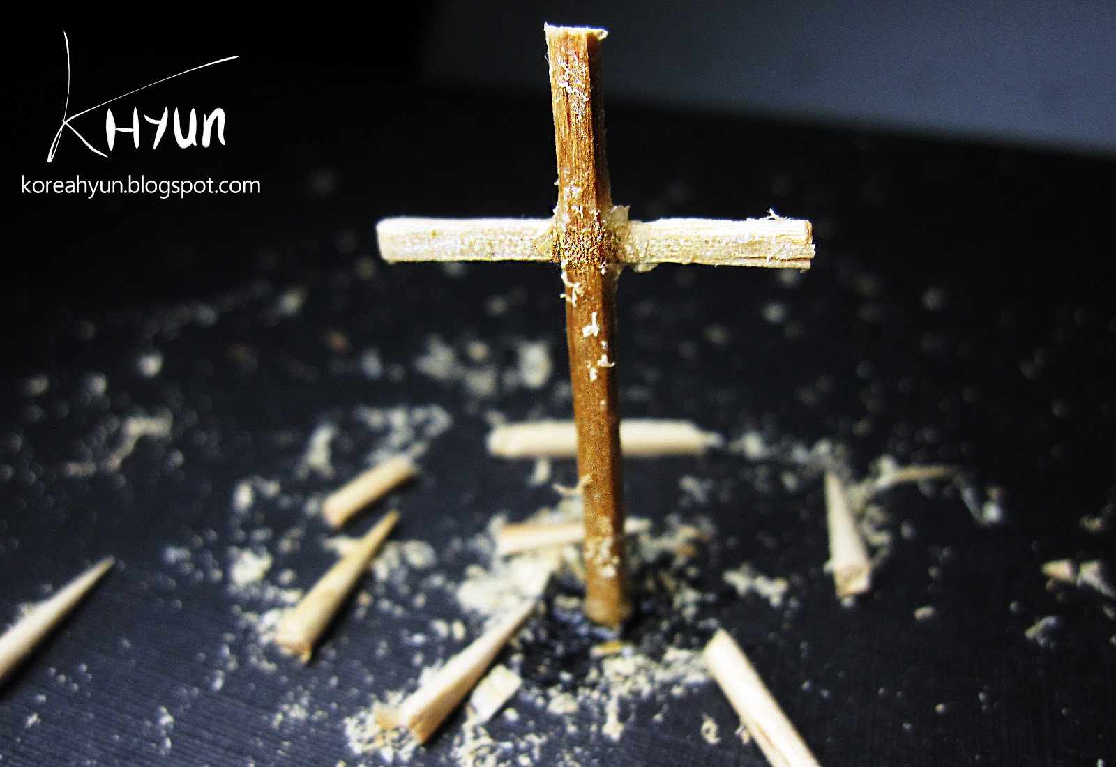 이쑤시개로 십자가 만들기(Make a cross with a toothpick)