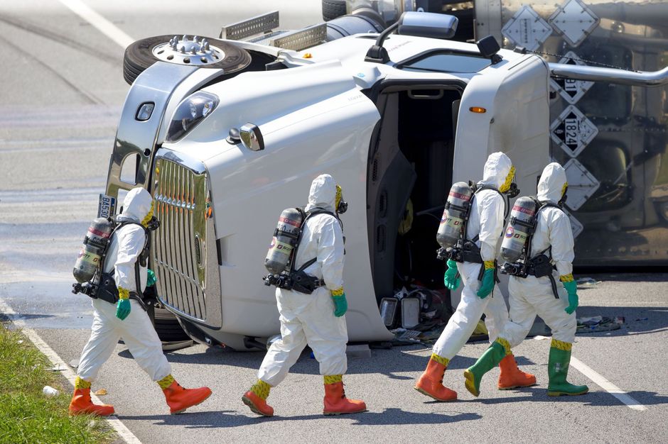 MEC&F Expert Engineers : Tractor-trailer carrying hazardous material ...