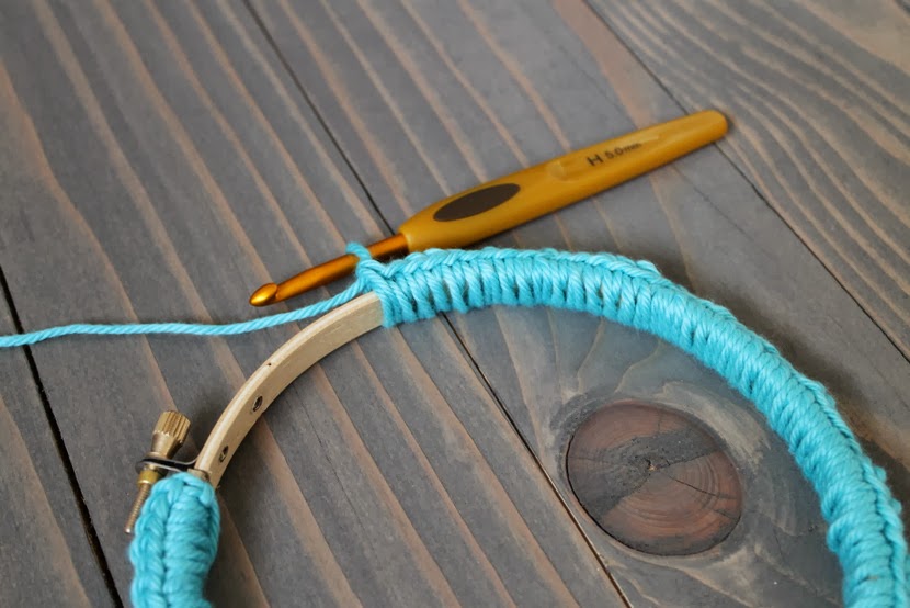 Sew Chatty: {Crochet Embroidery Hoop TUTORIAL}