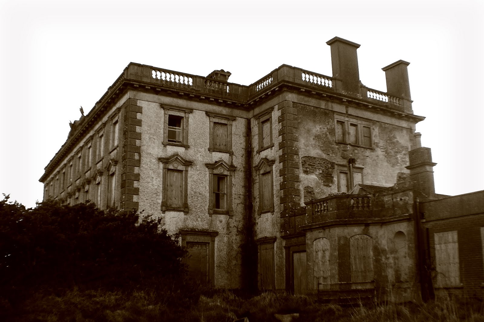 lookit what I'm after findin: Loftus Hall
