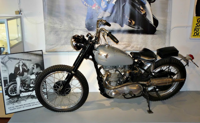 Green Willow Pond: Classic Cars and Gorgeous Barns