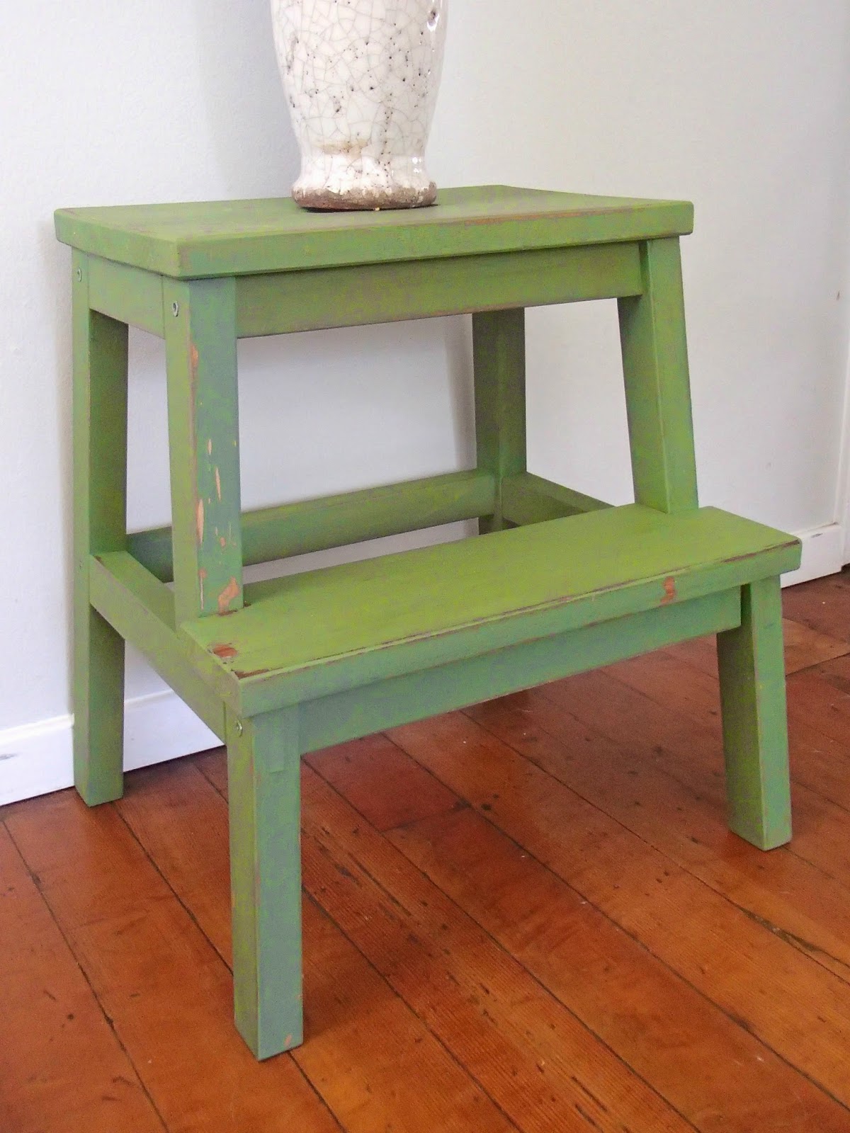 D.D.'s Cottage and Design: Boxwood Green Step Stool