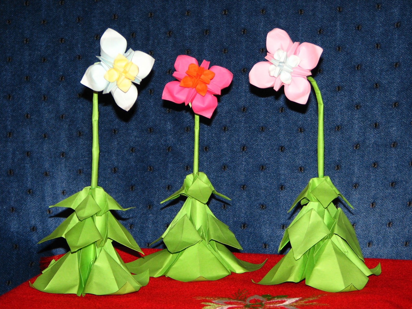 Origami flower: Tri gracije