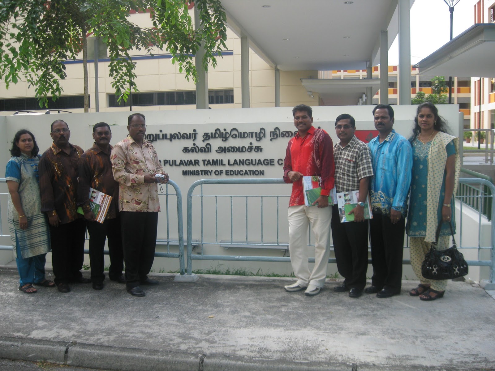 Panitia Bahasa Tamil SMK Chaah: "Benchmarking" ke Singapura - Umar ...