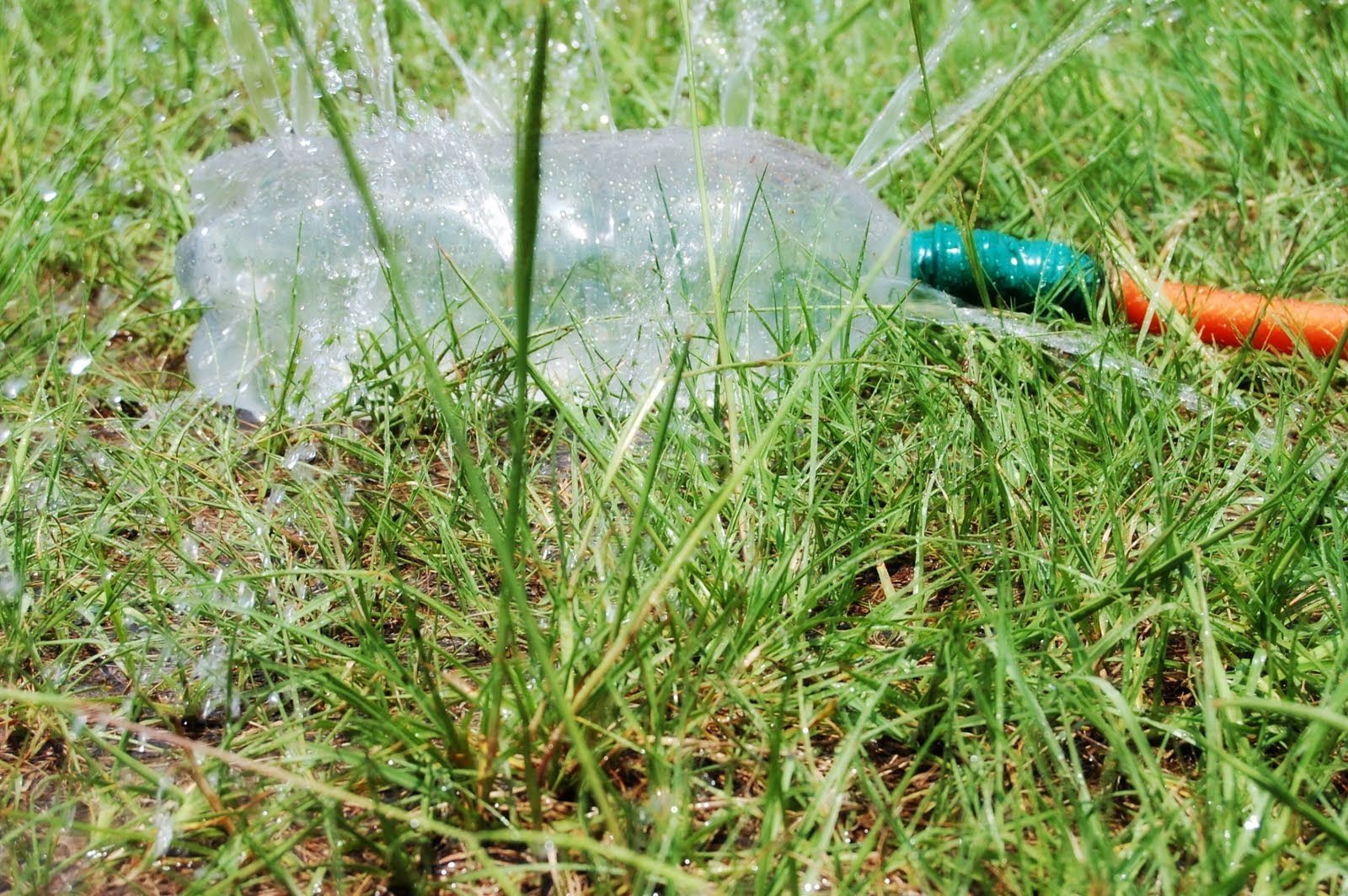 kristy.makes: diy: redneck sprinkler