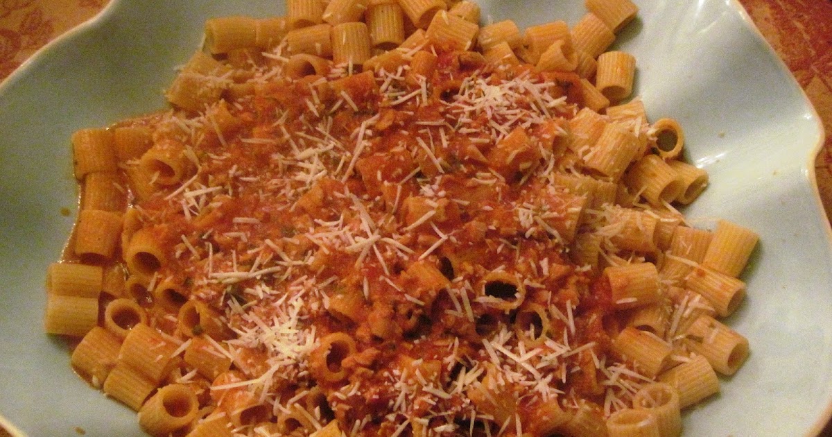 Kitchen Caucus: "Radical Ryan" Mezzi Rigatoni with Red Clam Sauce
