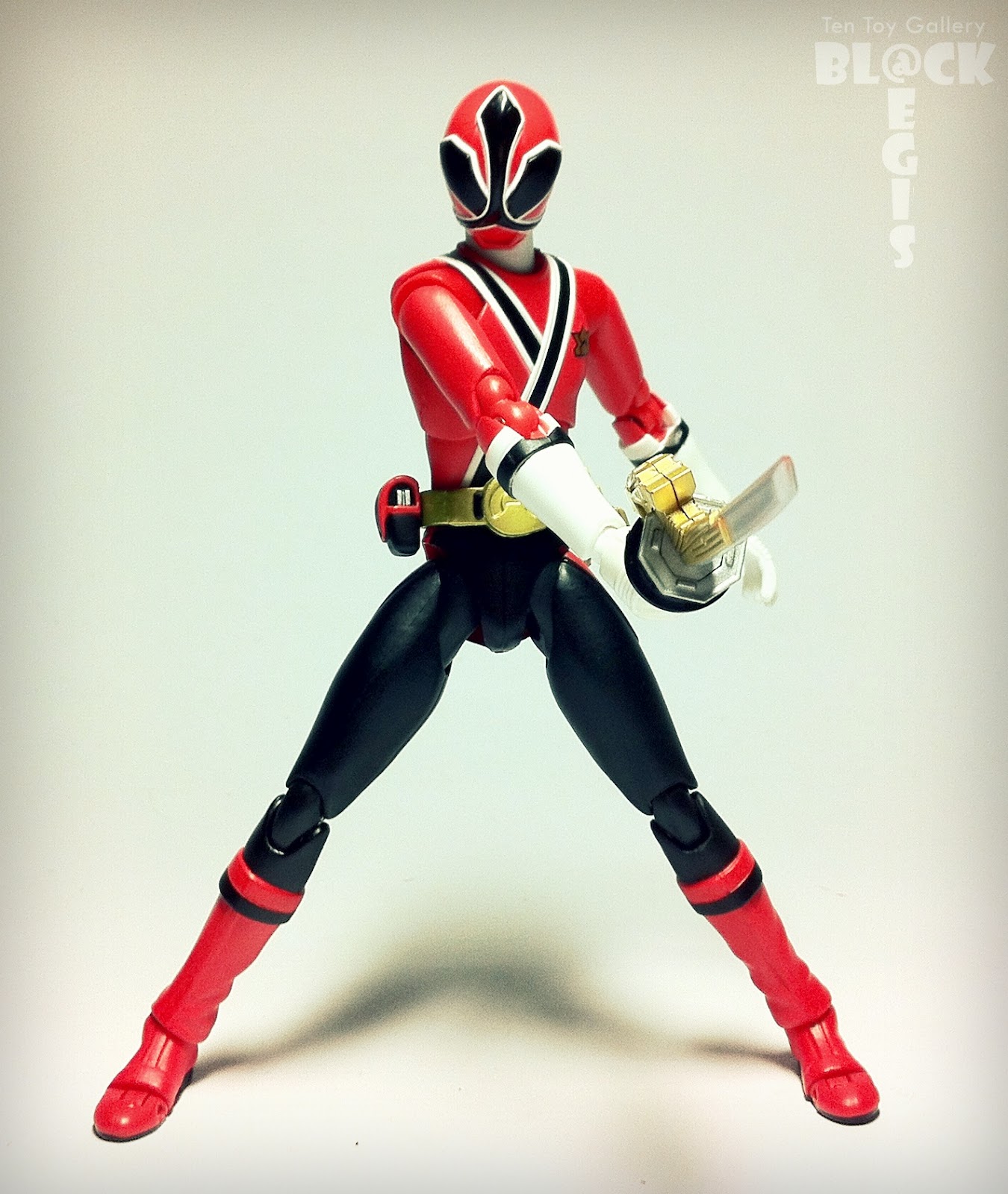 Ten Toy Gallery: Review: S.H.Figuarts Shinken Red