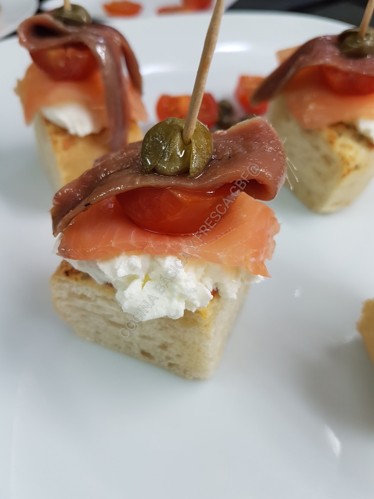 Cocina Basica y Fresca: PINCHO CON SALMÓN AHUMADO Y ANCHOA CBF@