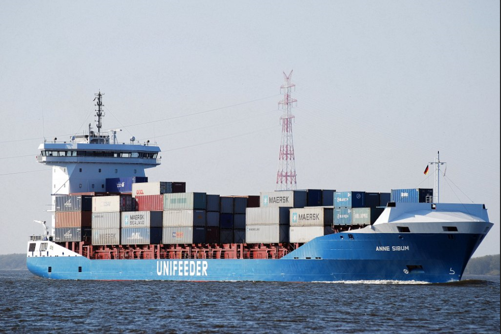 AFRICAN SHIPPING LINE: DUBAI WORLD BUYS UNIFEEDER GROUP: 660 MILLION EUROS