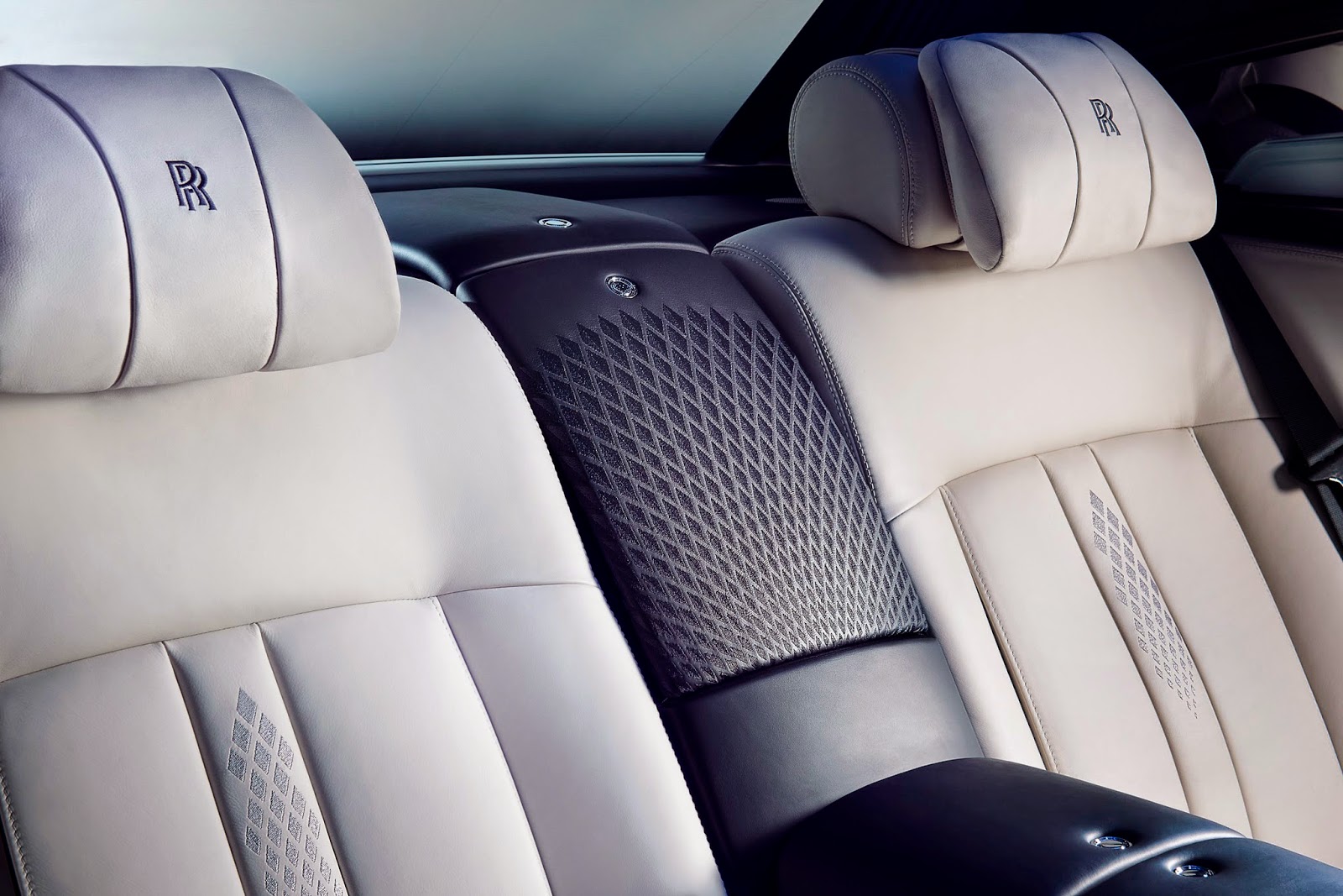 Ultimate Cars - Test Drives & Car Reviews: Rolls-Royce Phantom ...