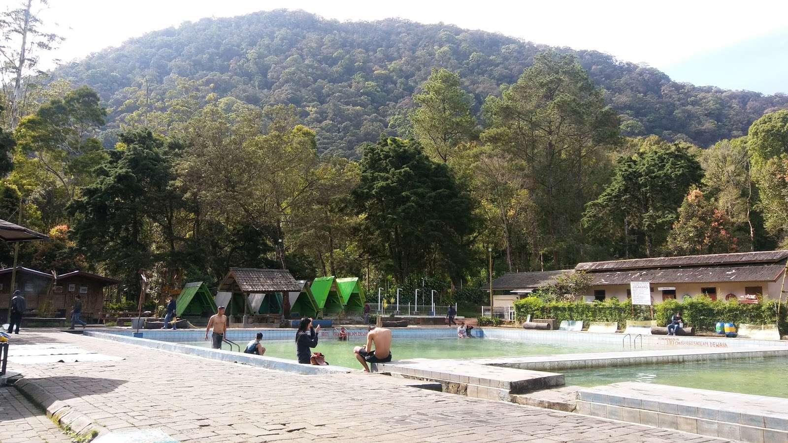 Berendam dan Main Air di Pemandian Air Panas Ciwalini dan Cimanggu - i ...
