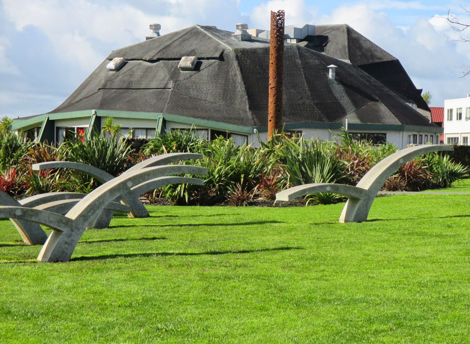 Kamo Lady: SEATS ALONG THE NEW HATEA LOOP WALK