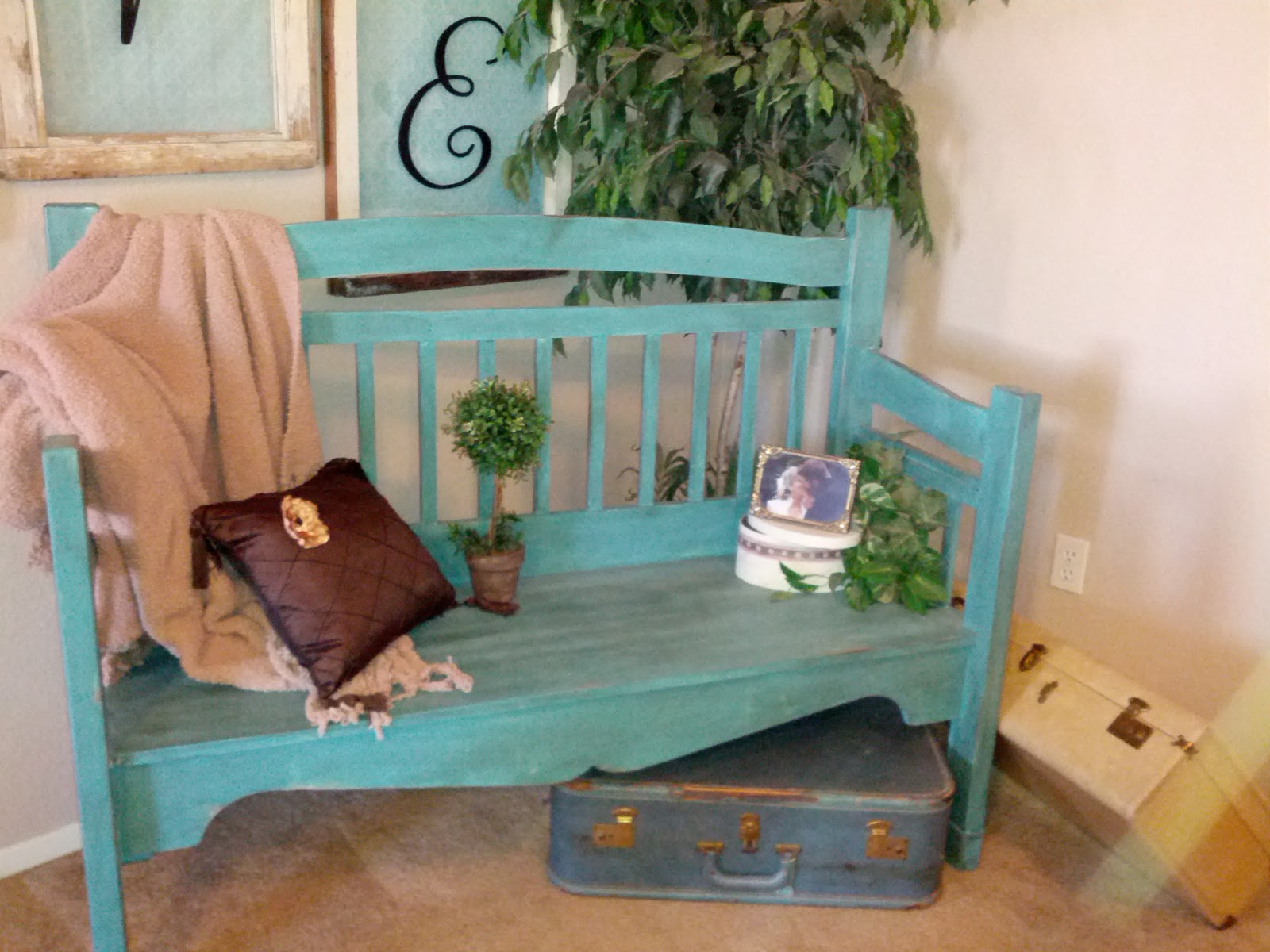 Country Chic: Sassy Teal bench
