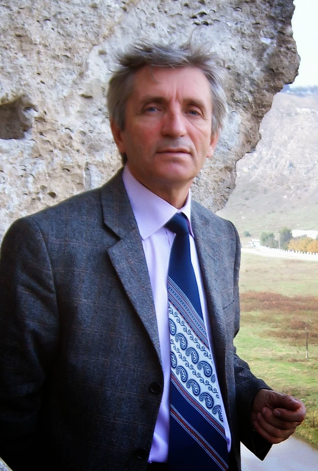 Scriitorul - destin şi opţiune: iunie 2014