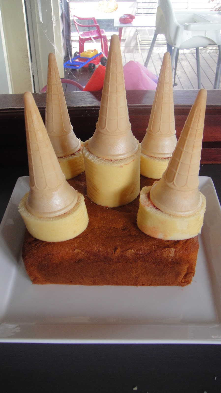 Mums in the Kitchen: Easy Castle Cake