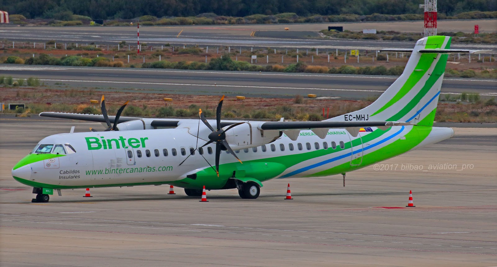 bilbao_aviation_pro: Binter Canarias ATR 42/72 "EC-MHJ"