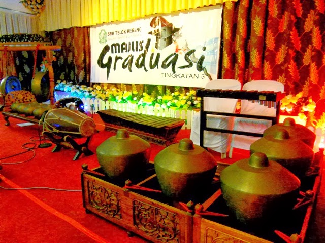 MPV LANDSKAP DAN NURSERI: MENGHIAS PENTAS MAJLIS GRADUASI 2013