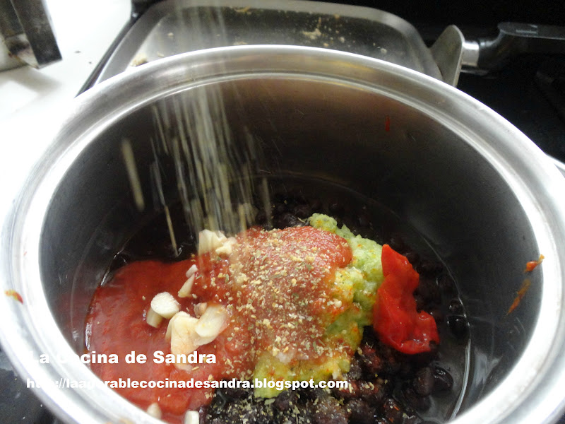 La Cocina de Sandra: Frijoles Negros a la Cubana (Cuban Black Beans)