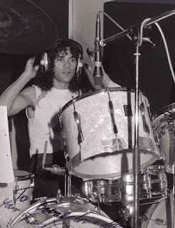 Zona Rock Dan Metal : RAY PHILLIPS