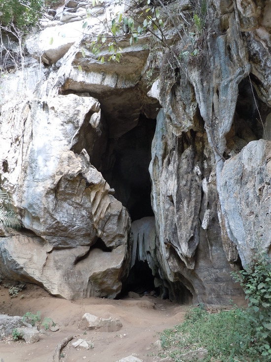 WONDERLICIOUS TOUR AND TRAVEL: AMBONI CAVES/DEEP AND DARK ABODE OF ...