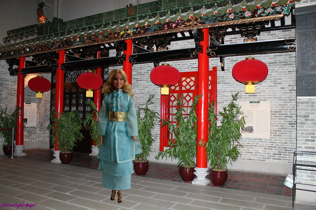 Dolls Crazy House: La vuelta al mundo en 60 vestidos (VII)