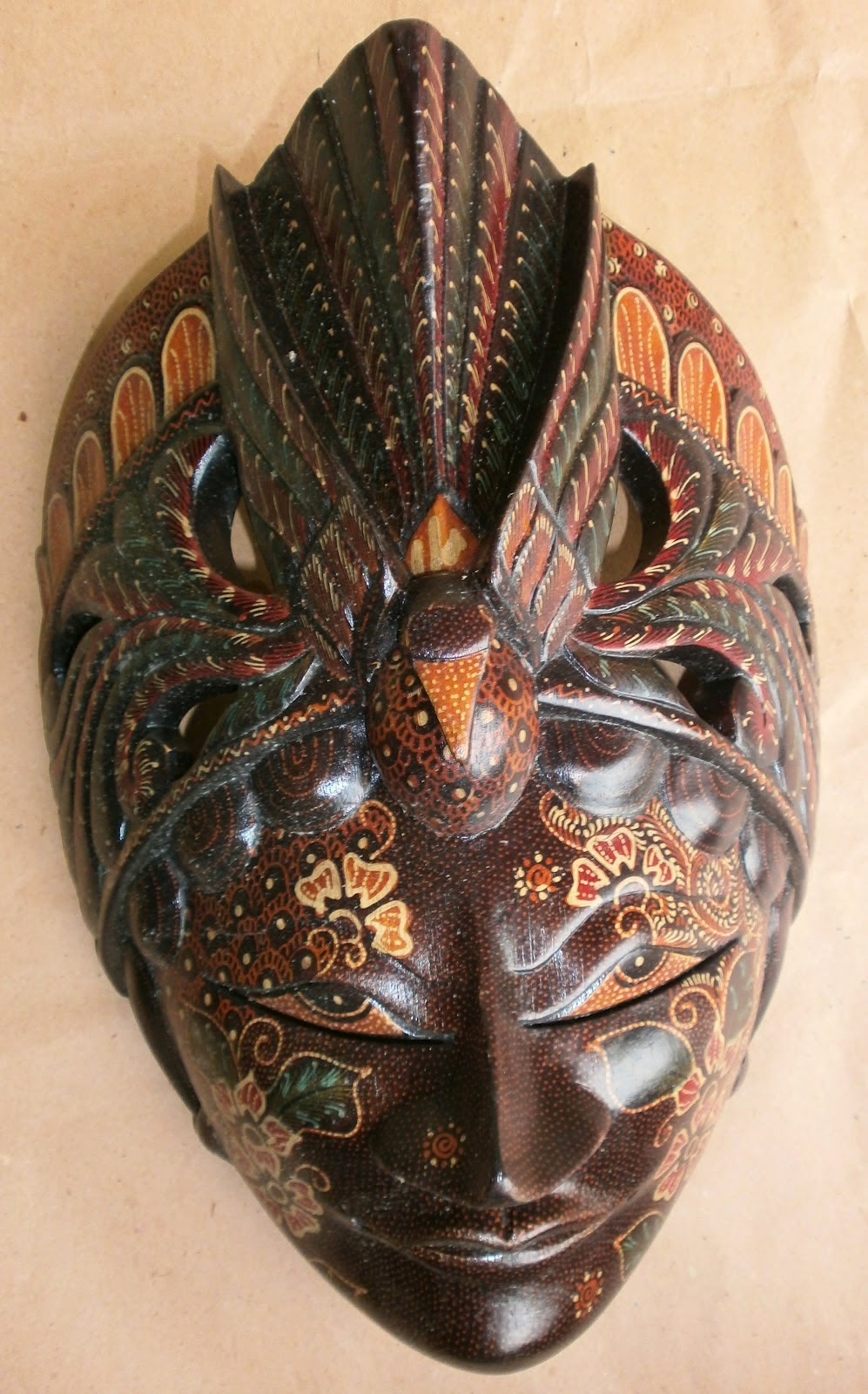Gambar Kerajinan Tangan : Kerajinan tangan topeng kayu motif batik