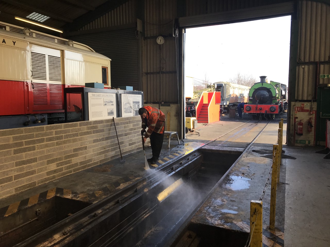 North Tyneside Steam Railway: Pit cleaning