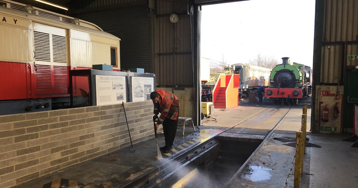 North Tyneside Steam Railway: Pit cleaning