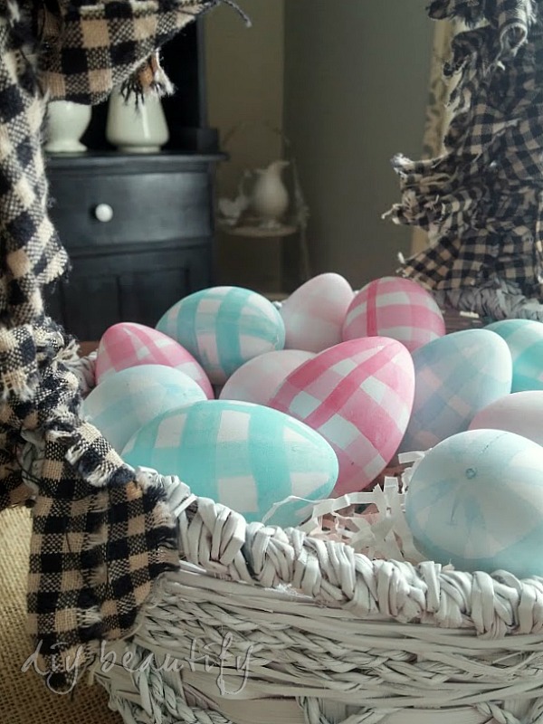 Gingham Painted Eggs and an Updated Basket - DIY Beautify - Creating ...