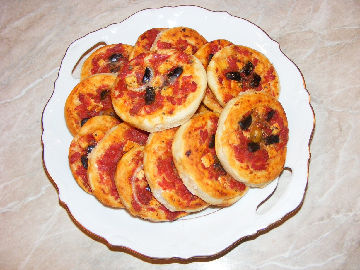 Retete mini pizza de casa | Preparatedevis.ro
