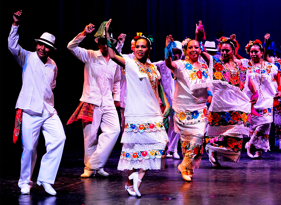 LAS DANZAS EL VIVIR DE UN SUEÑO : noviembre 2015