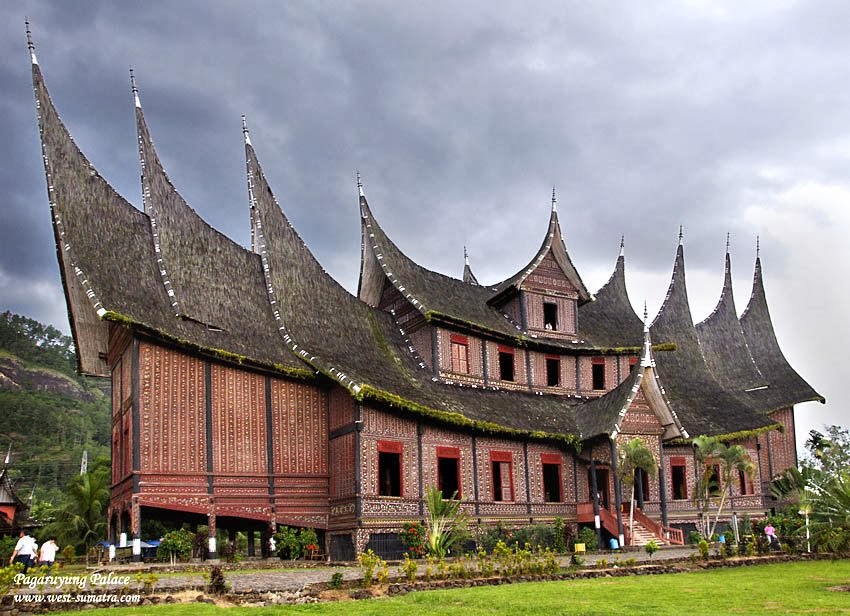 Rumah Gadang - Rumah Adat Padang [Sumatra Barat] - WISATA INDONESIA