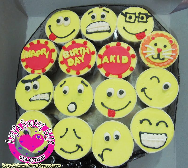 ♥♥ Amy's Sweet Bite ♥♥: Birthday Cupcakes - Smiley Theme