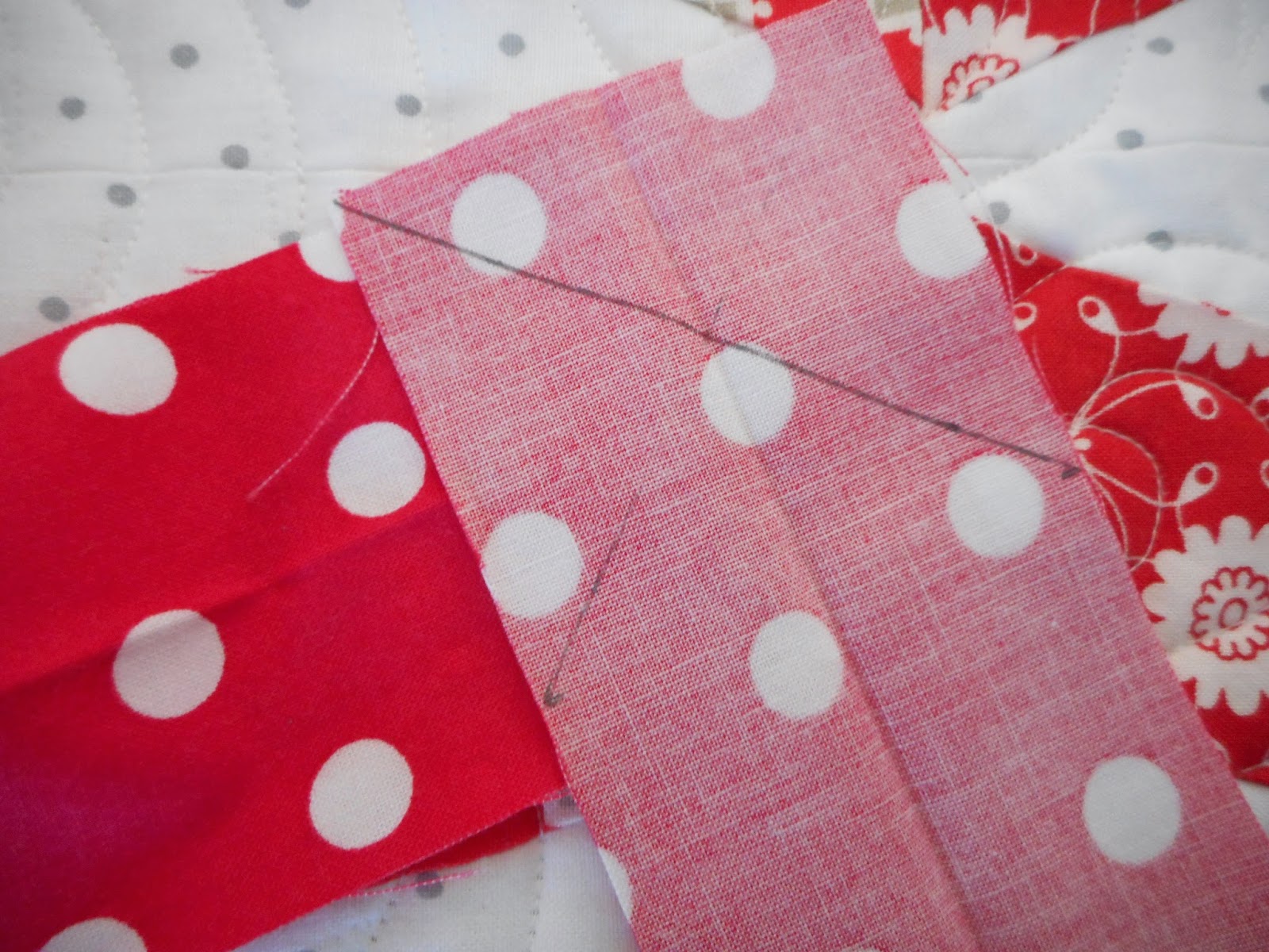 Pinkadot Quilts: Peppermint Patty and a Binding Tutorial